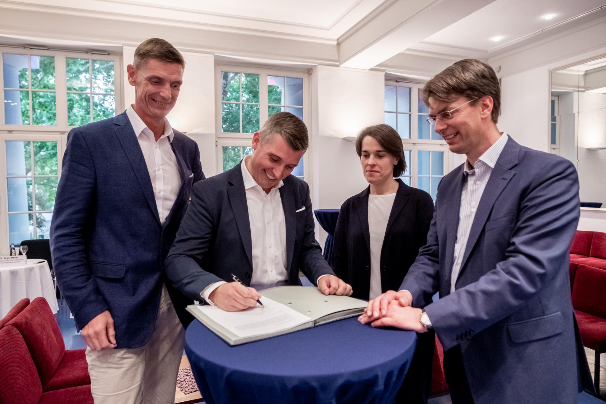 Oliver Graf wird Intendant und Geschäftsführer am Theater für ...