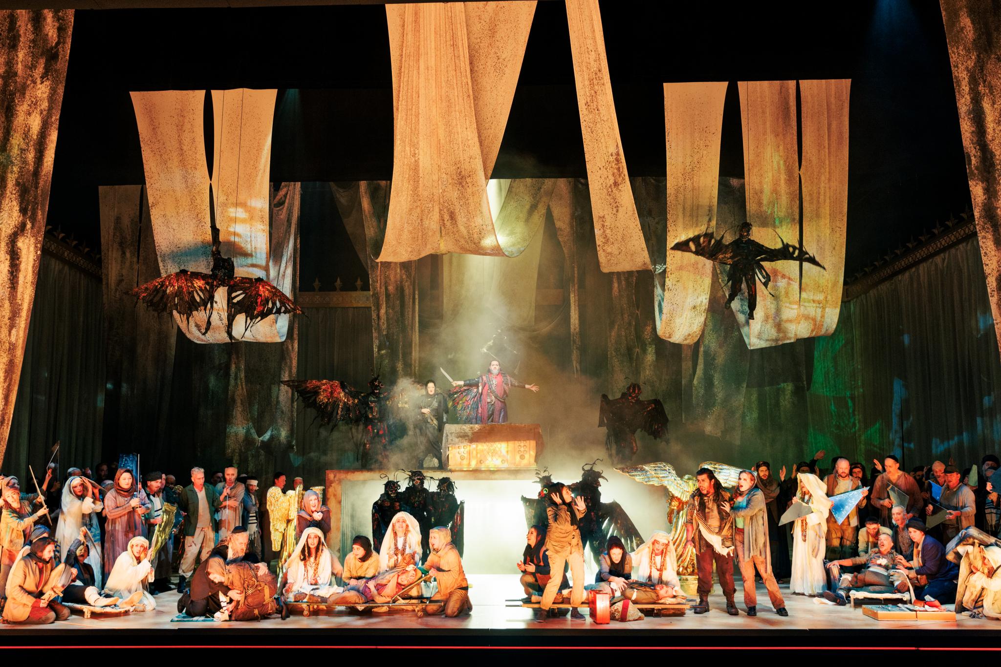 "Nabucco" in Karlsruhe | Vereinigung deutscher Opern- und Tanzensembles e.V.