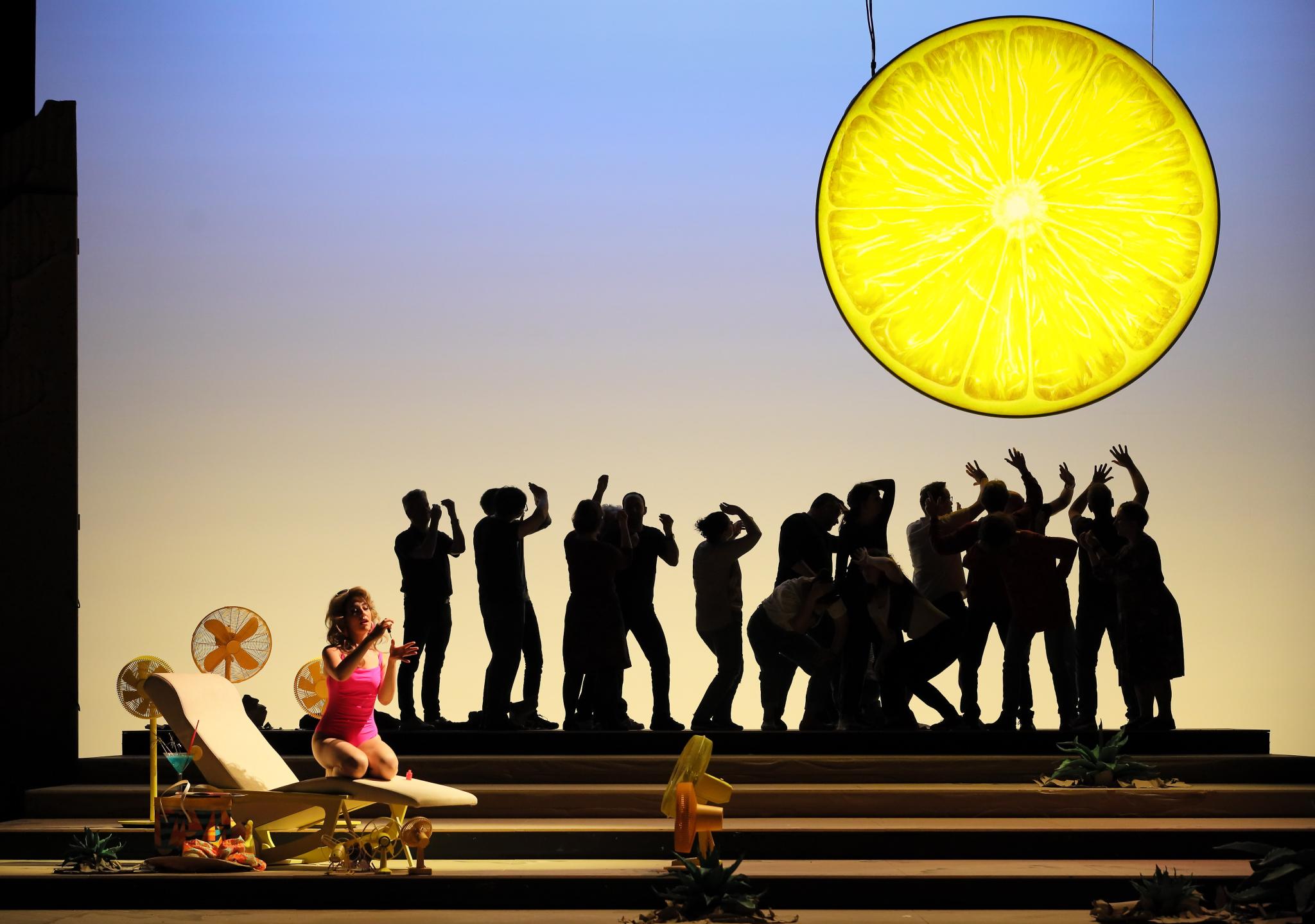 "Der Liebestrank" am Staatstheater am Gärtnerplatz in München ...